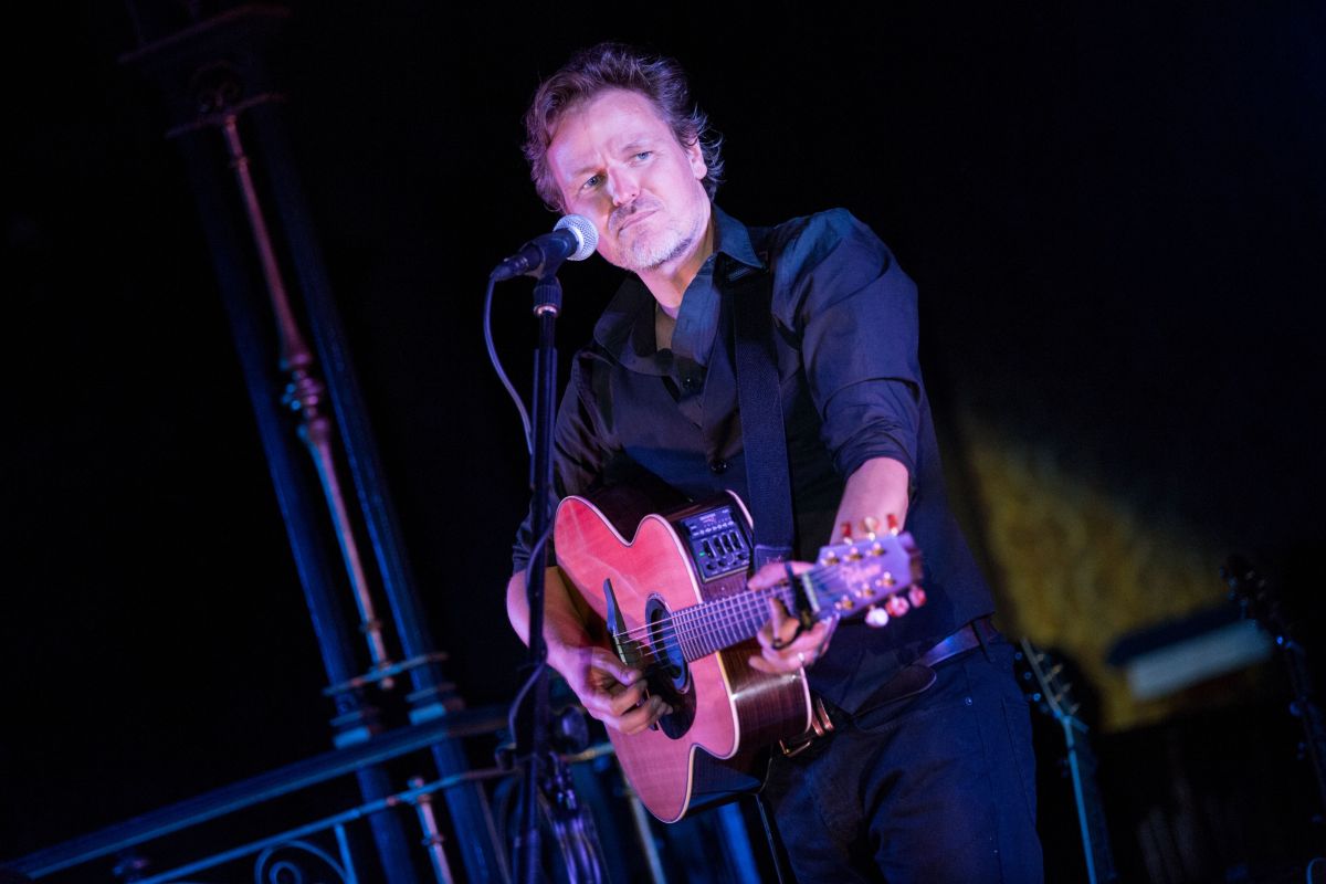 Tom McRae – Live at Holy Trinity Church, Guildford **** – Building Our ...