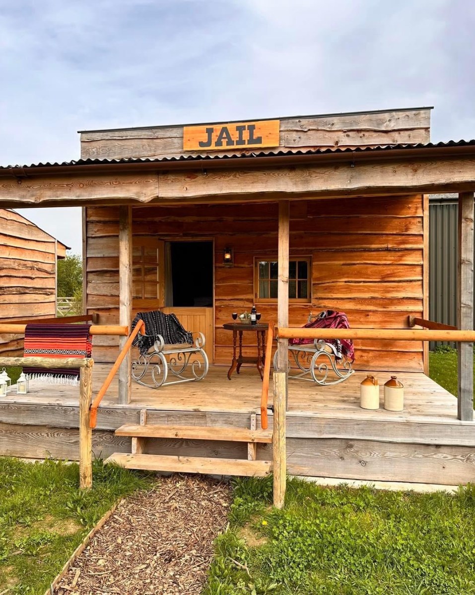 Hanks Ranch -‘Wild West’ Themed Log Cabins to have a unique experience ...