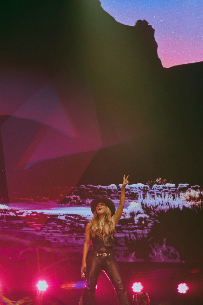 C2C Festival 2025: Lainey Wilson – Headline Show – London, UK – In Photos – Building Our Own ...